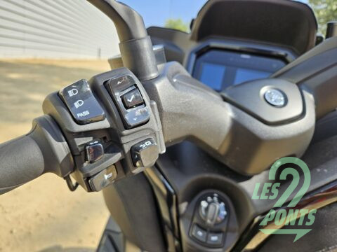 Essai – Yamaha XMAX 125 (2025) : Pas une référence pour rien ! - Les 2 ...